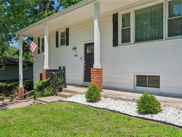 809 Lindenwood Lane