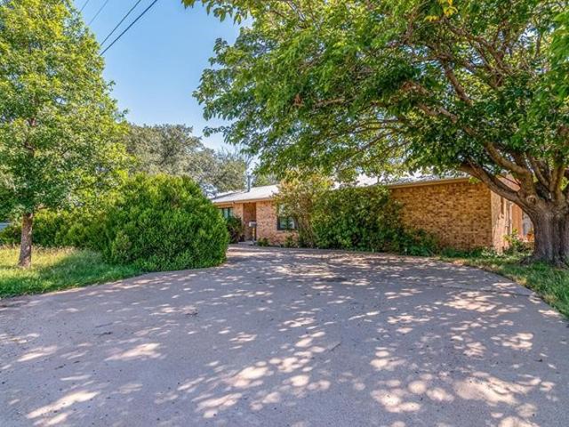 809 Main St, Roscoe, TX 79545
