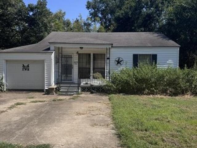 809 Manila Dr, Wake Village, TX 75501