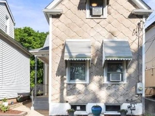 809 Military Rd, Saint Louis, MO 63125