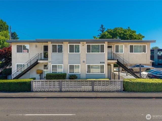 809 N 6th St, Renton, WA 98057