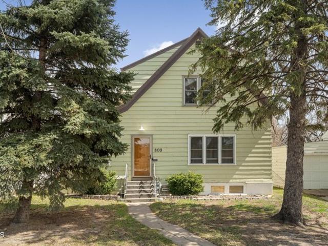 809 N 9th St, Bismarck, ND 58501