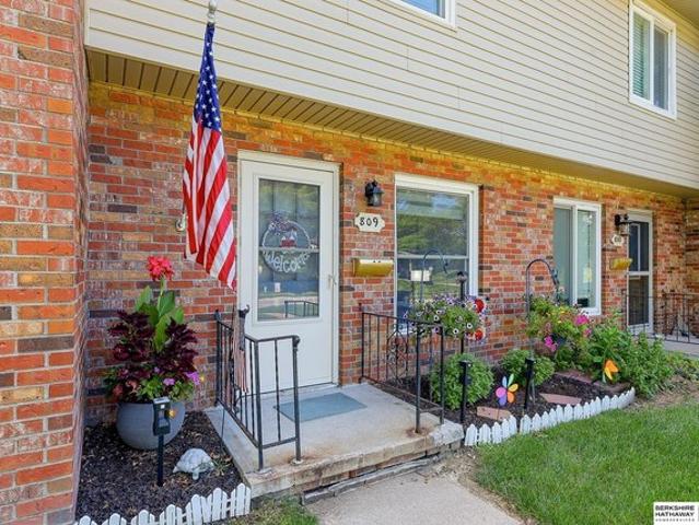 809 N 122nd St, Omaha, NE 68154
