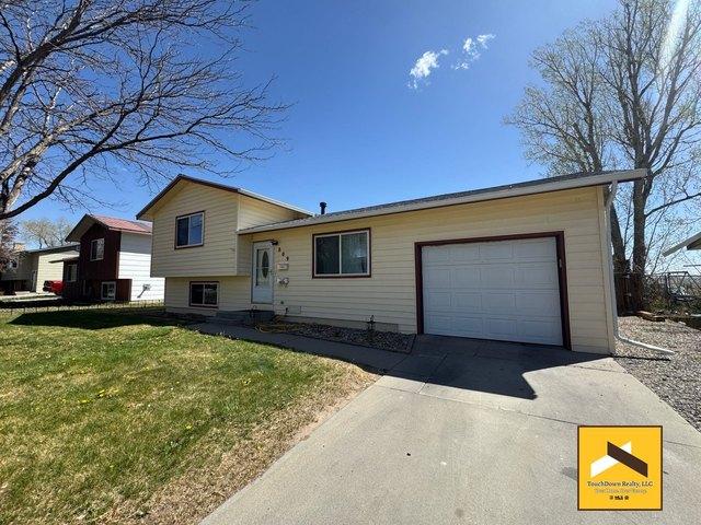 809 N 16th St E, Riverton, WY 82501