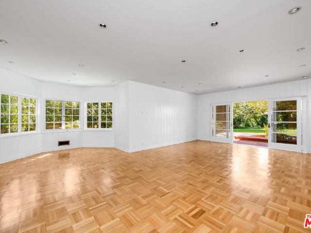 809 N Bedford Drive