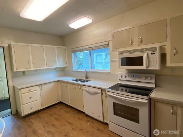 809 NE 62nd St, Seattle, WA 98115 | MLS #2507 | Compass
