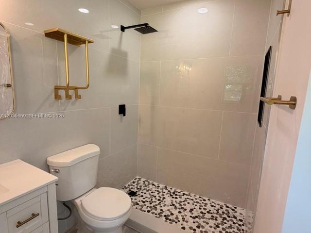 809 NW 12th Ave, Fort Lauderdale, FL 33311 | MLS #A12035