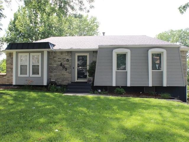 809 NW Arlington Pl, Blue Springs, MO 64015