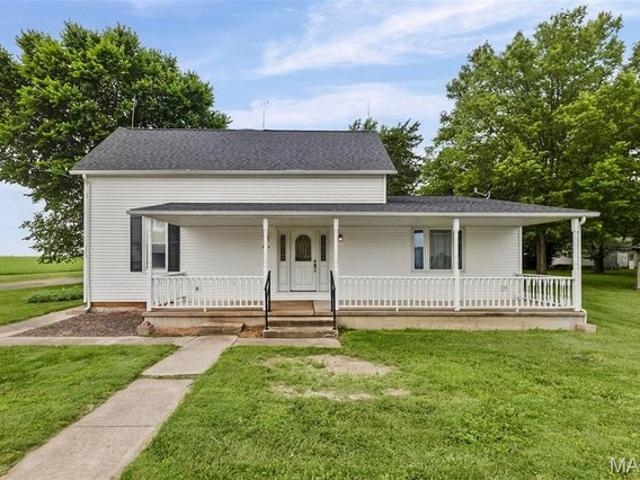 809 S Front St, Okawville, IL 62271