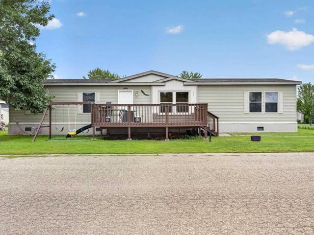 809 S McKinley St, Lennox, SD 57039