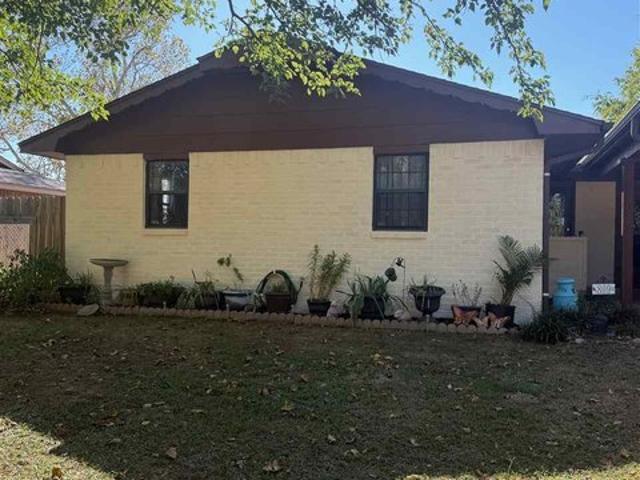 809 SE 38th St, Lawton, OK 73501