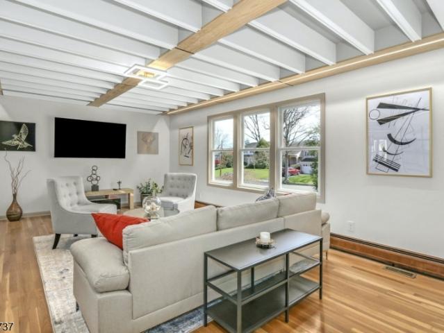 809 Sherbrooke Dr