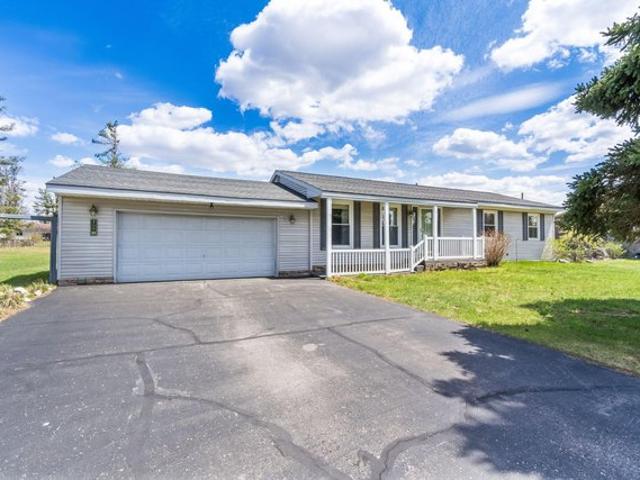 809 Pine Briar Ln, Gaylord, MI 49735