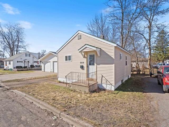 809 Prospect Ave, Cloquet, MN 55720
