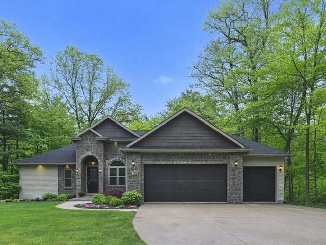 809 Rosewood Blvd, Midland, MI 48640
