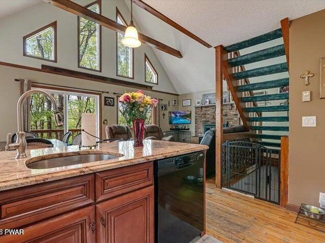 809 Rimrock Court