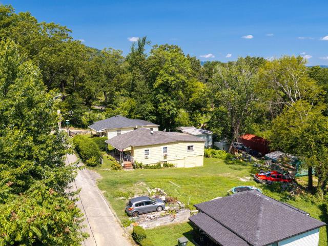 809 W 44th Street