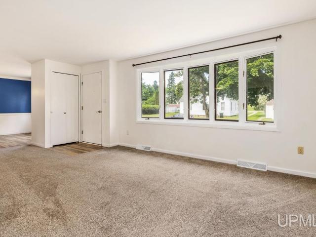 809 W Hughitt Street