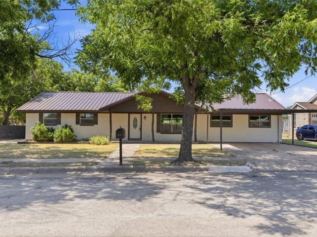 809 W Liveoak St, Coleman, TX 76834