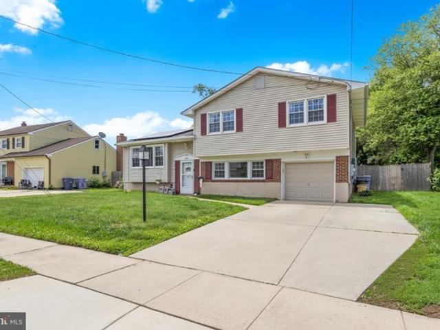 809 Woodlane Rd, Edgewater Park, NJ 08010