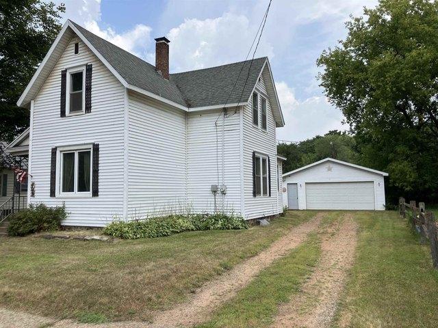 809 Ware St, Waupaca, WI 54981