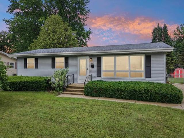 809 West St, Stoughton, WI 53589