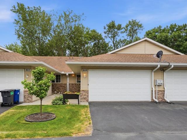 809 White Oak Ct, New Brighton, MN 55112