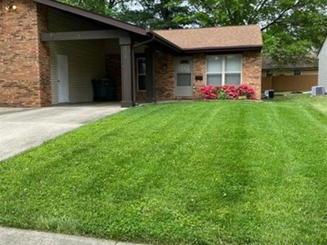 809 White Oak Dr, O'Fallon, IL 62269