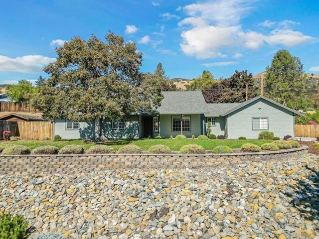809 Terrace Ct, Yreka, CA 96097