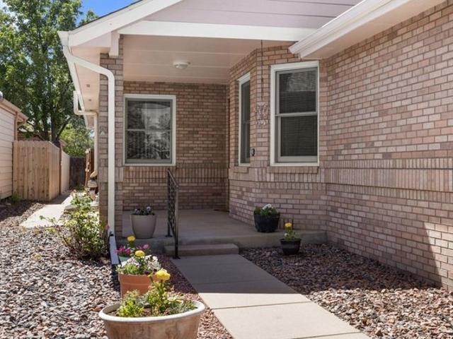 809 Zweck Ct, Longmont, CO 80503