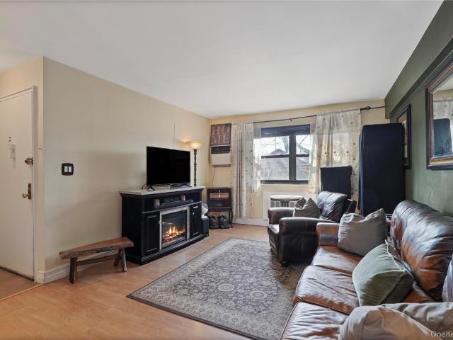 80 01 th Avenue 3