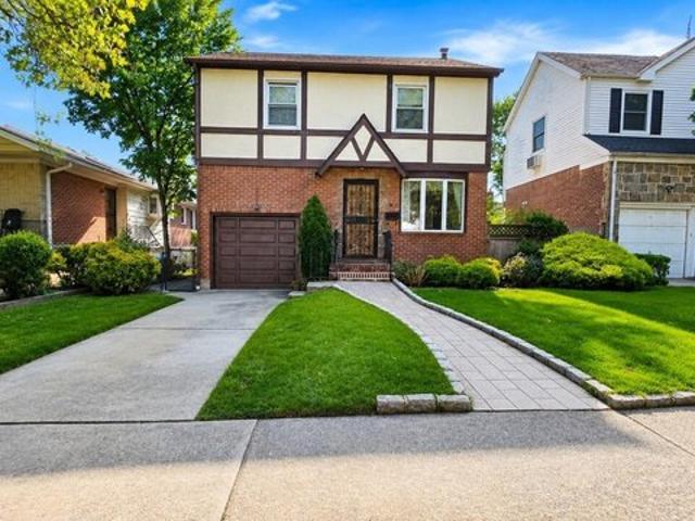 80 17 th St, Queens, NY 11427