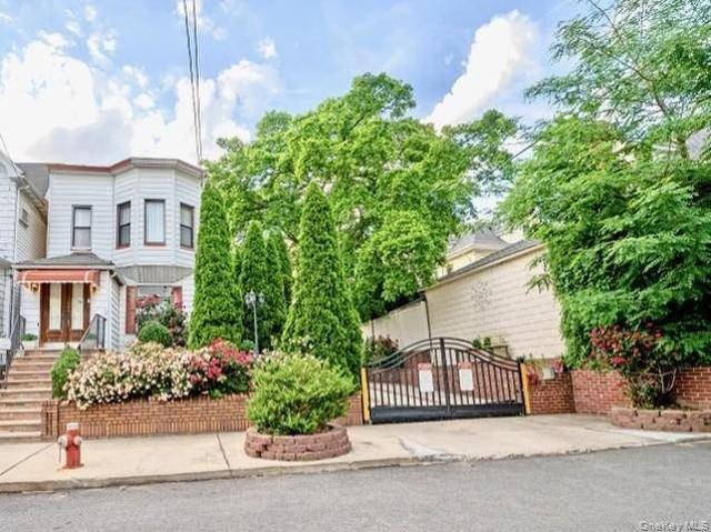 80 19 85 Rd, Woodhaven, NY 11421