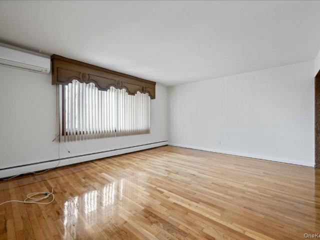 80 19 th Avenue | Compass
