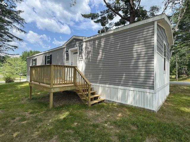 80 Town and Country Dr, Norway, ME 04268