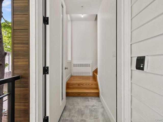 80 Twin Avenue 302