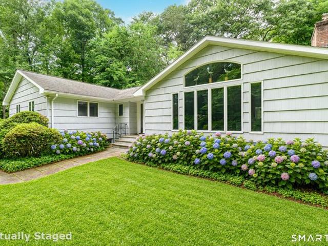 80 Wake Robin Ln, Stamford, CT 06903