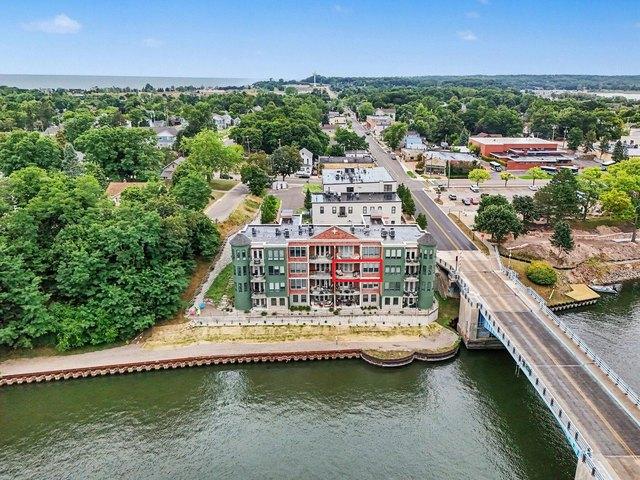 80 Washington St Unit 9, Manistee, MI 49660