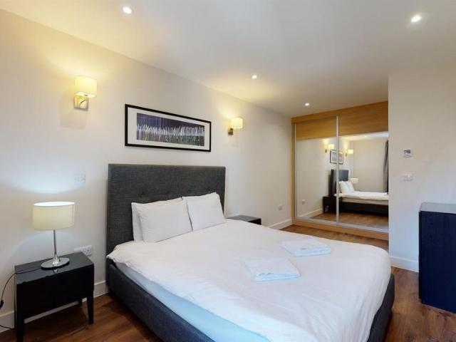 80 Back Church Lane, Twyne House. 2 bed apartment to rent £2,995 pcm £691 pw
