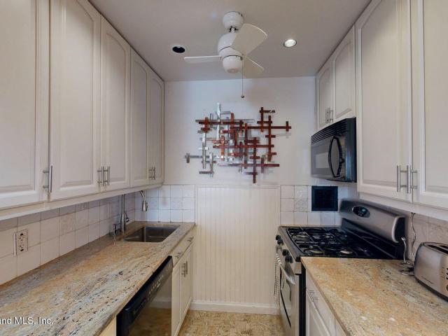80 Bay Street Landing, Unit PH1L