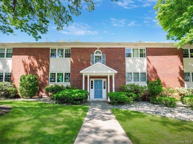 80 Bon Aire Cir Apt R12, Suffern, NY 10901