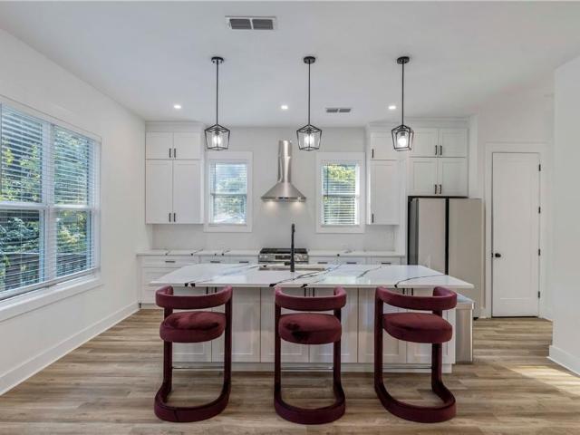 80 Burbank Drive NW