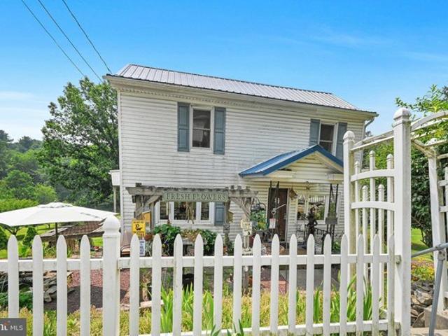 80 Condor Ln, Pottsville, PA 17901