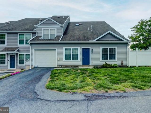 80 Courtyard Dr, Carlisle, PA 17013