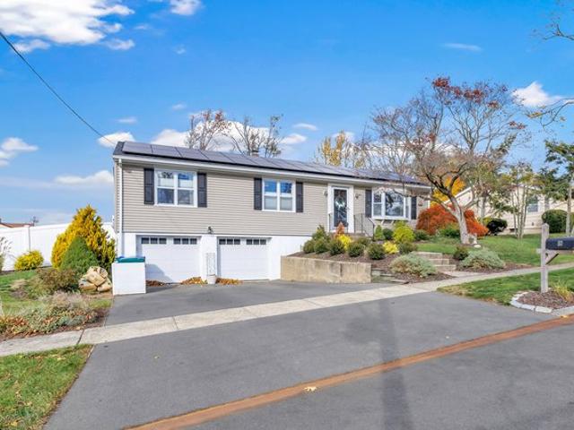 80 Daniel Dr, Stratford, CT 06614