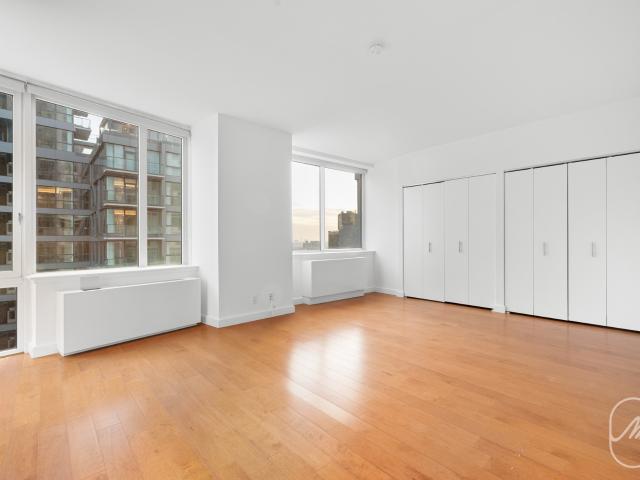 80 Dekalb Avenue 19L