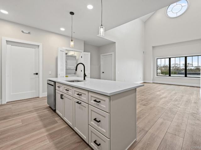 80 DFivision Street 305