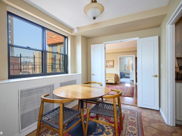 80 E END Avenue 17E