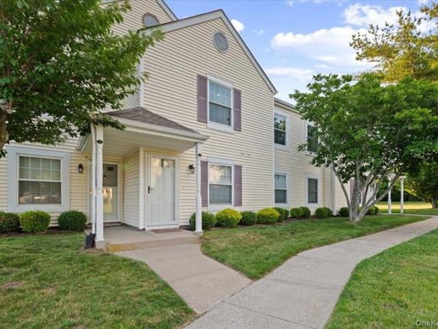 80 Fairview Cir, Middle Island, NY 11953