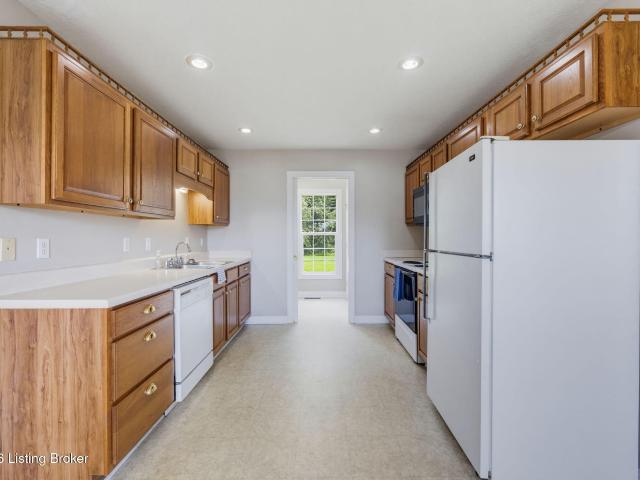 80 Gateway Ct